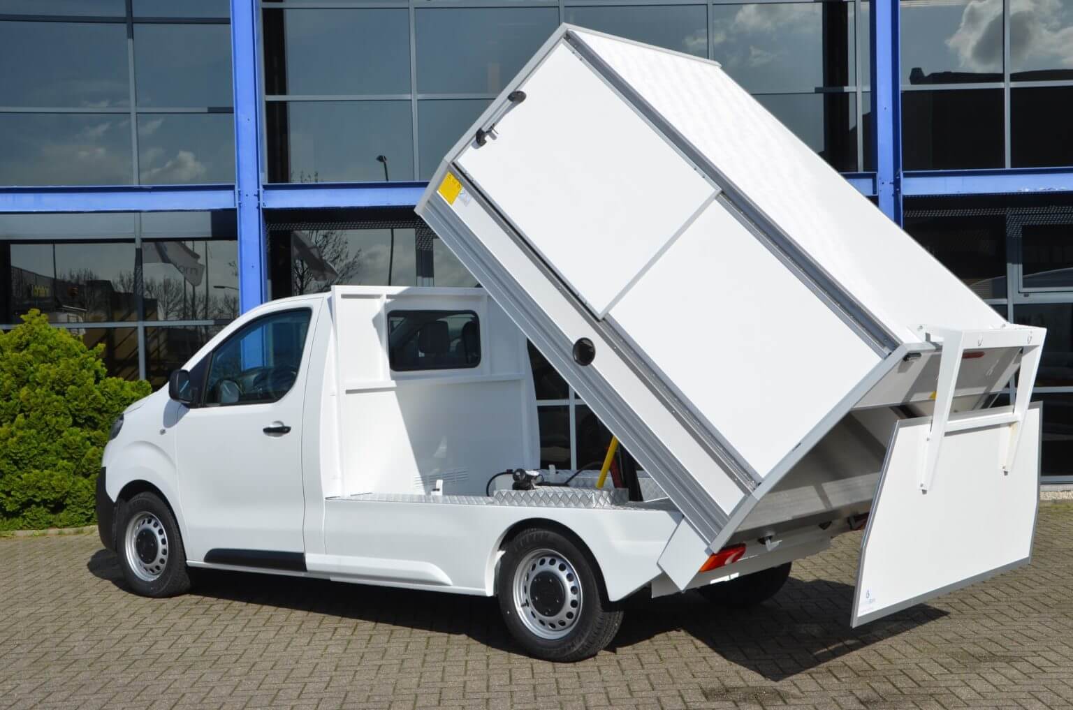 Ergo veegvuilopbouw op (elektrische) chassis cabine / veegvuilkipper ...