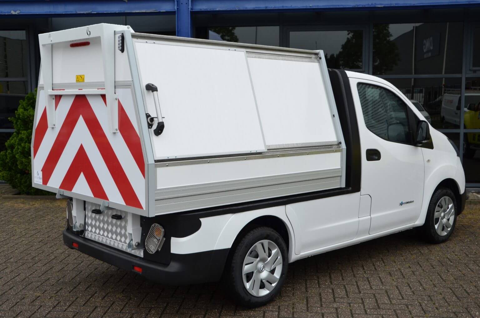 ERGO kippende veegvuilopbouw op (elektrische) chassis cabine ...