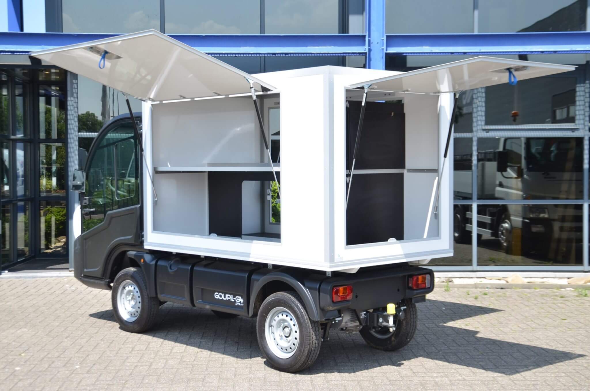 Elektrische voertuigen opbouw - Van den Born Carrosserie