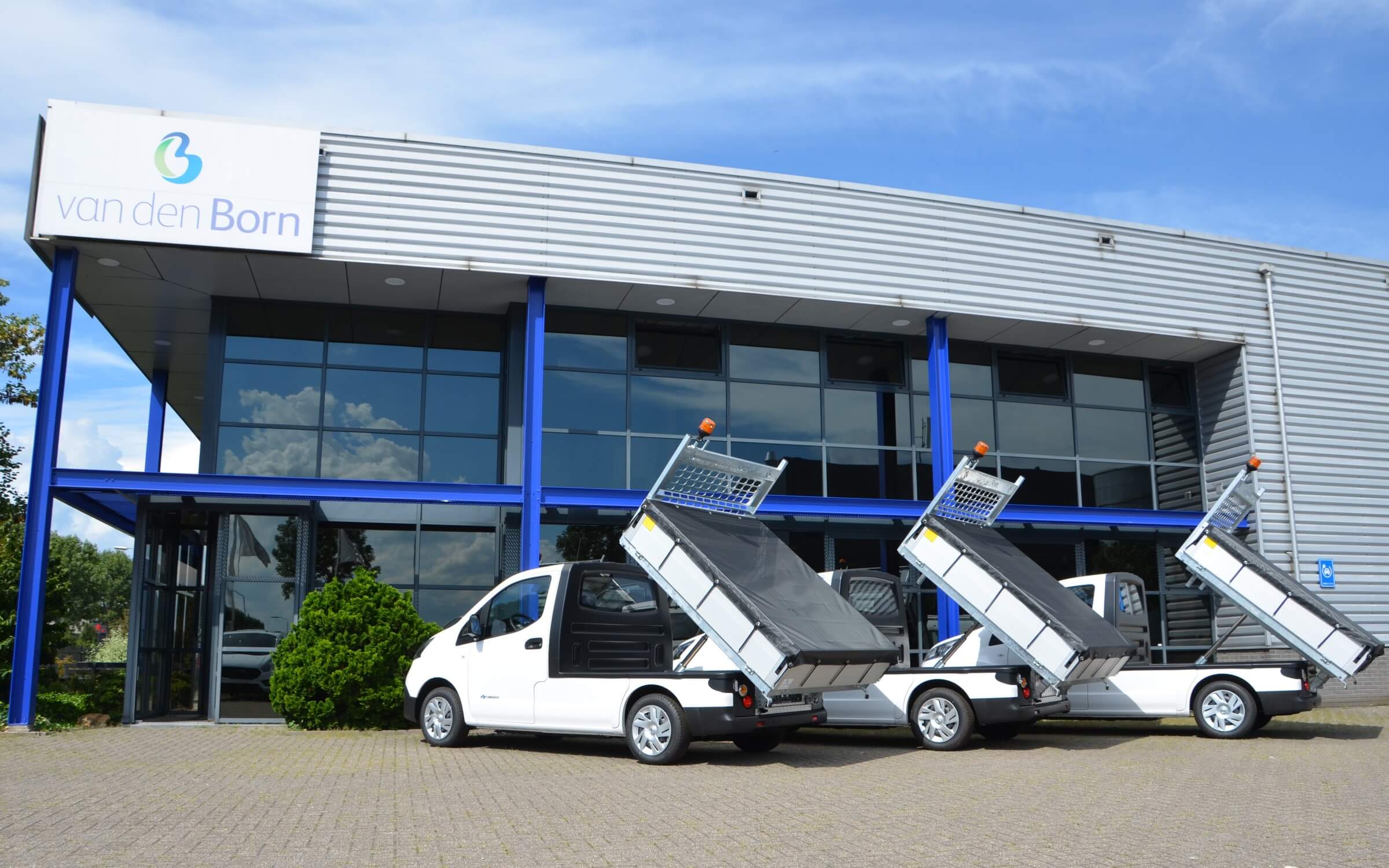 Nissan E-NV200's voorzien van ERGO Kippers - Van den Born Carrosserie