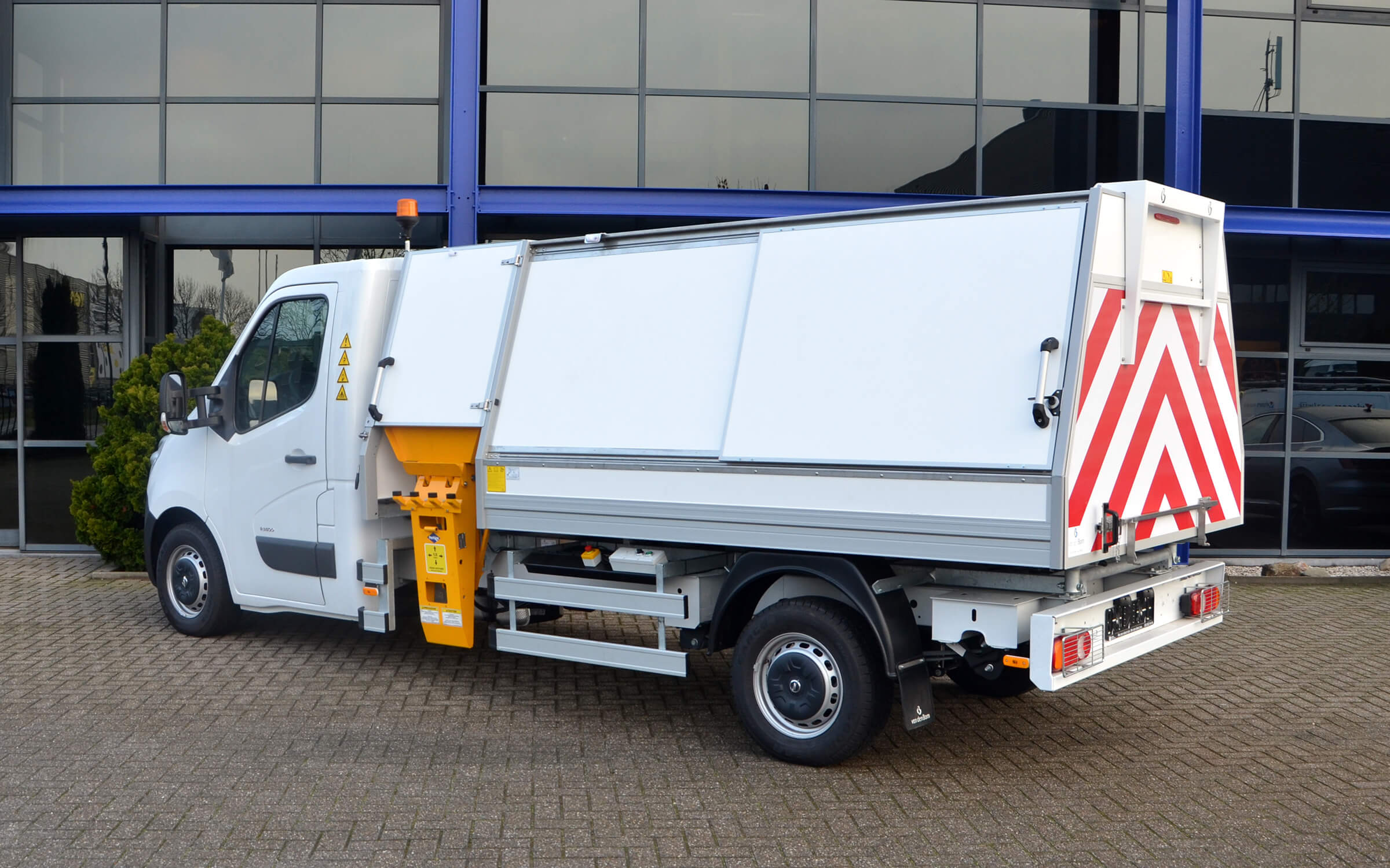 Ergo Veegvuilkipper met zijbelader - Van den Born Carrosserie