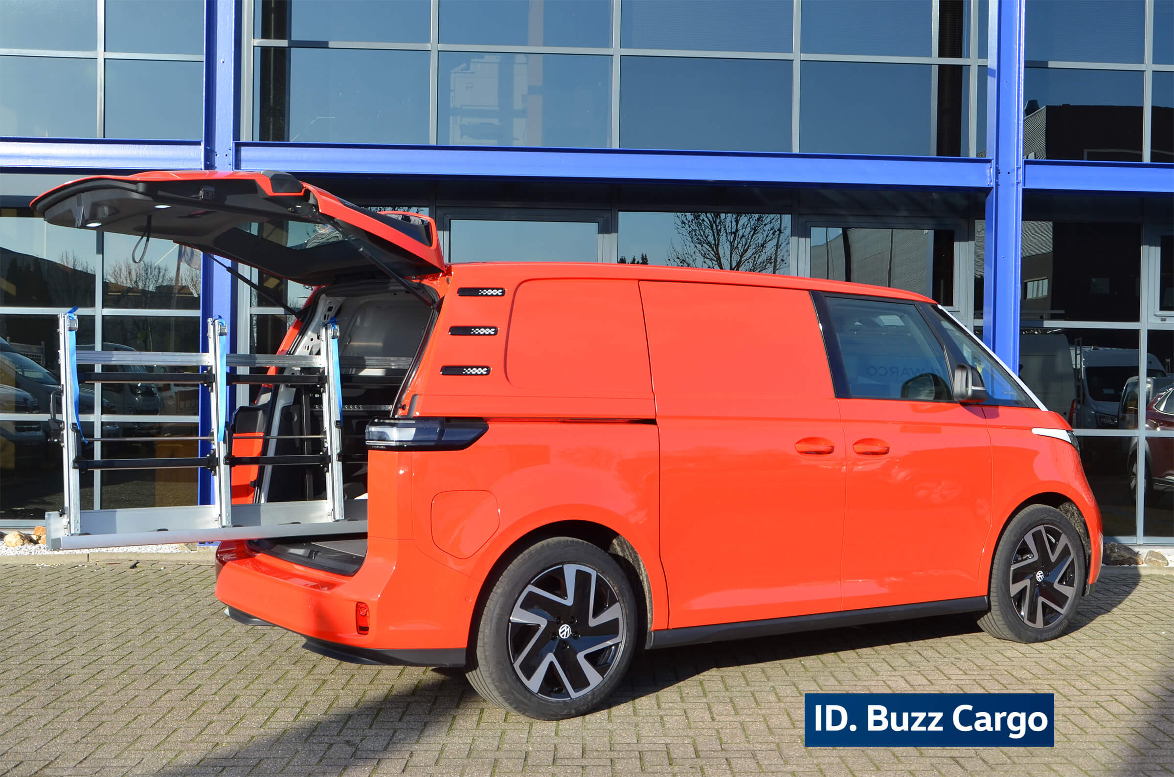 Eerste Volkswagen ID. Buzz ingericht bij Van den Born - Van den Born ...
