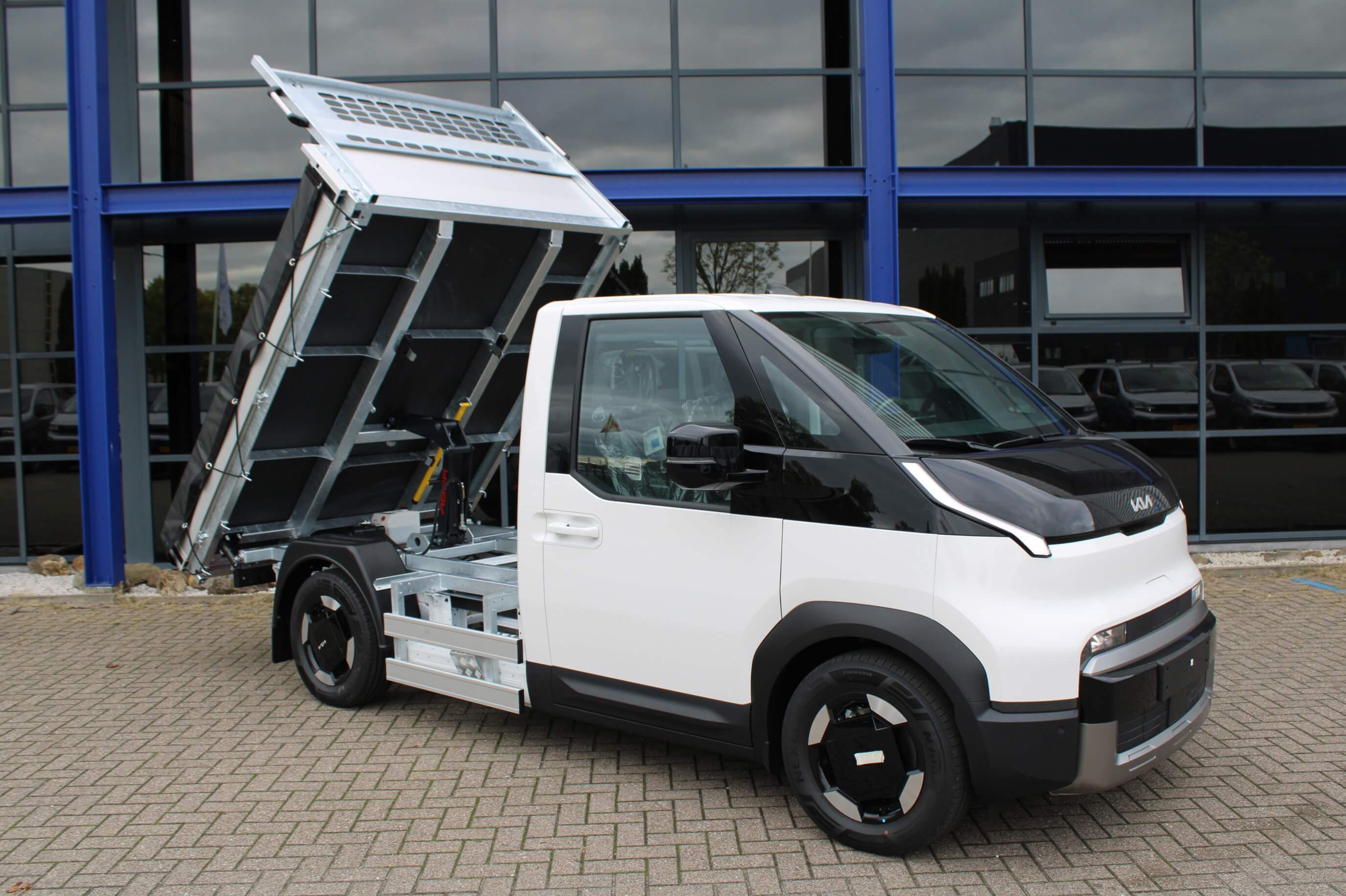 Kia PV5 Chassis Cabine met ERGO kipper | Elektrische Bedrijfswagen ...